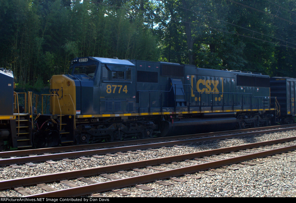CSX SD60I 8774 trails on Q418-27